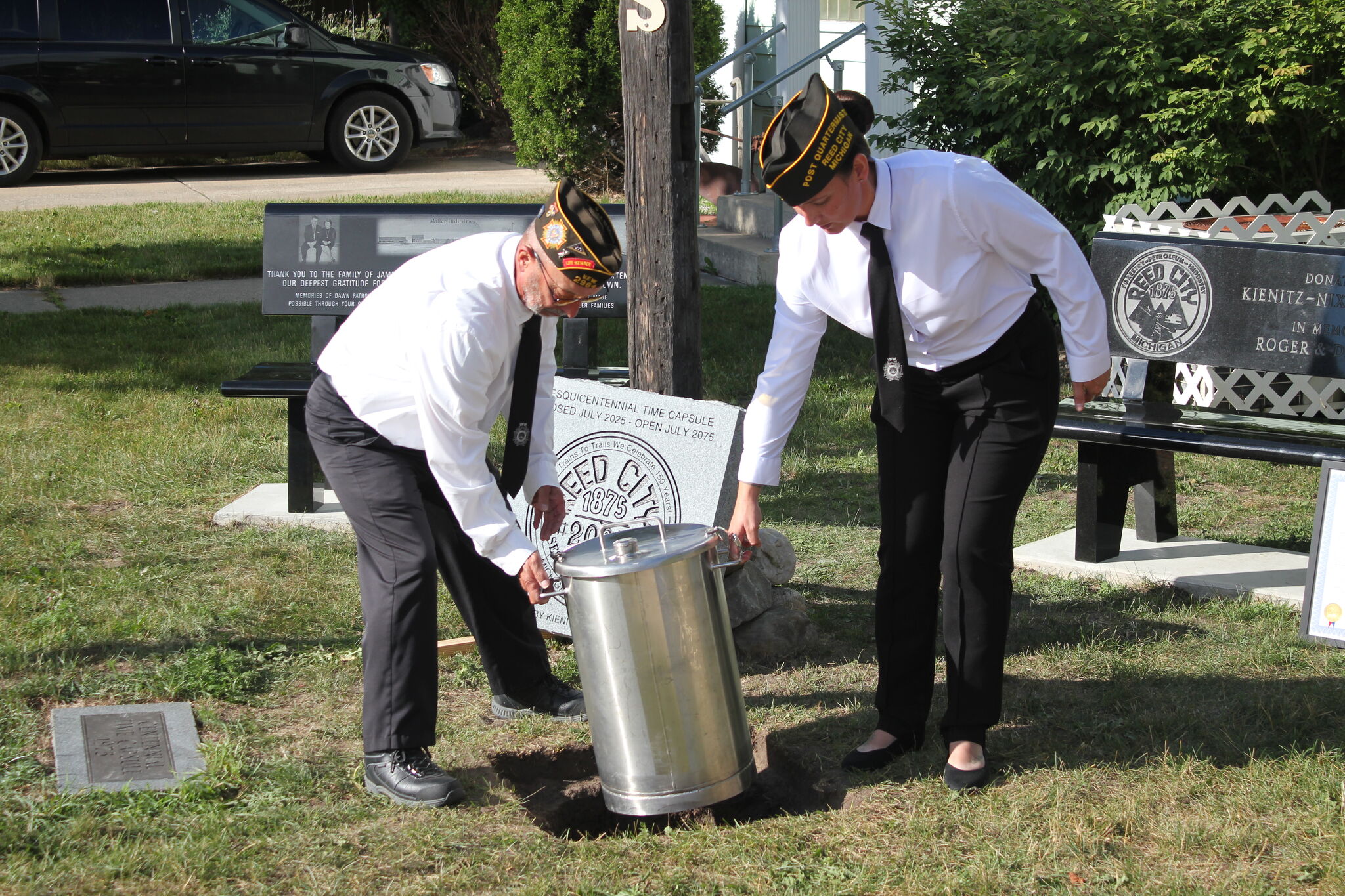 Reed City Michigan 'gifts' future generations with time capsule