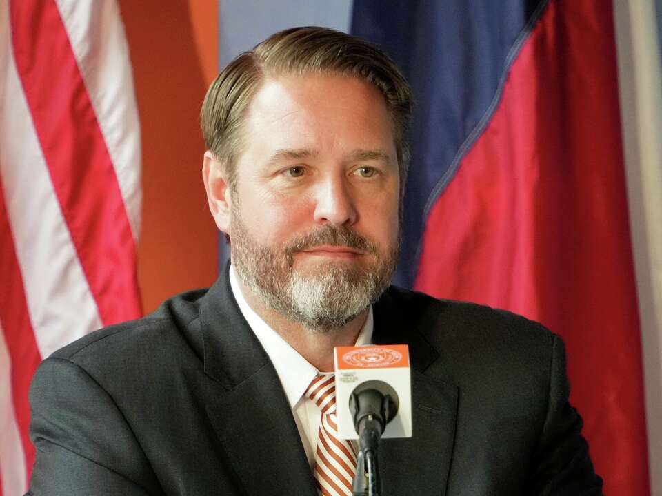 Regents name Davis, Zerwas sole finalists for UT top positions