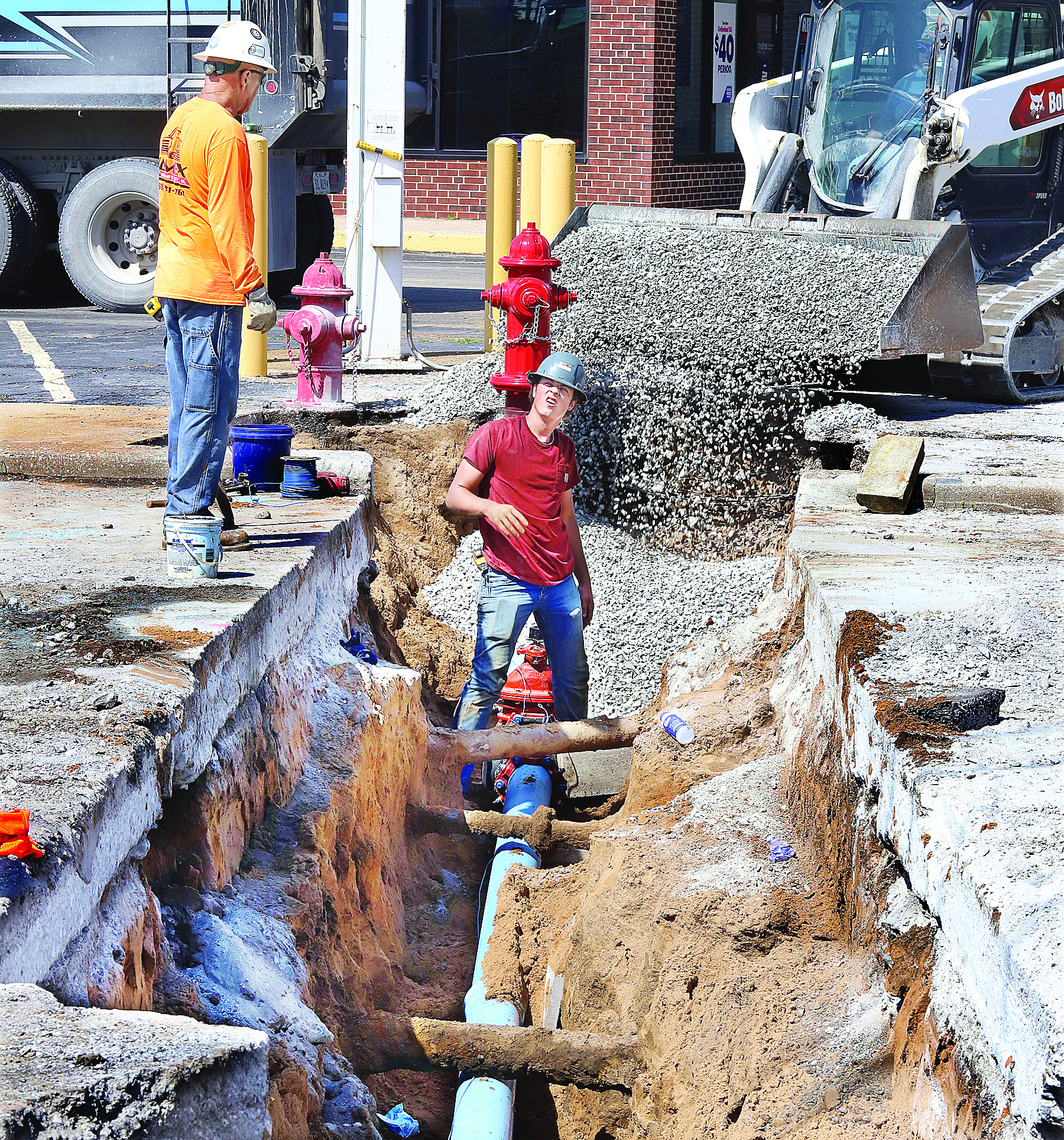 Crews install 12-inch water line under Edwardsville Road in Wood River