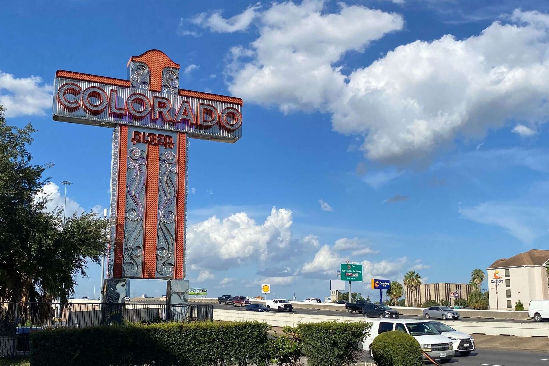 Houston's more impossible-to-miss strip club will live again