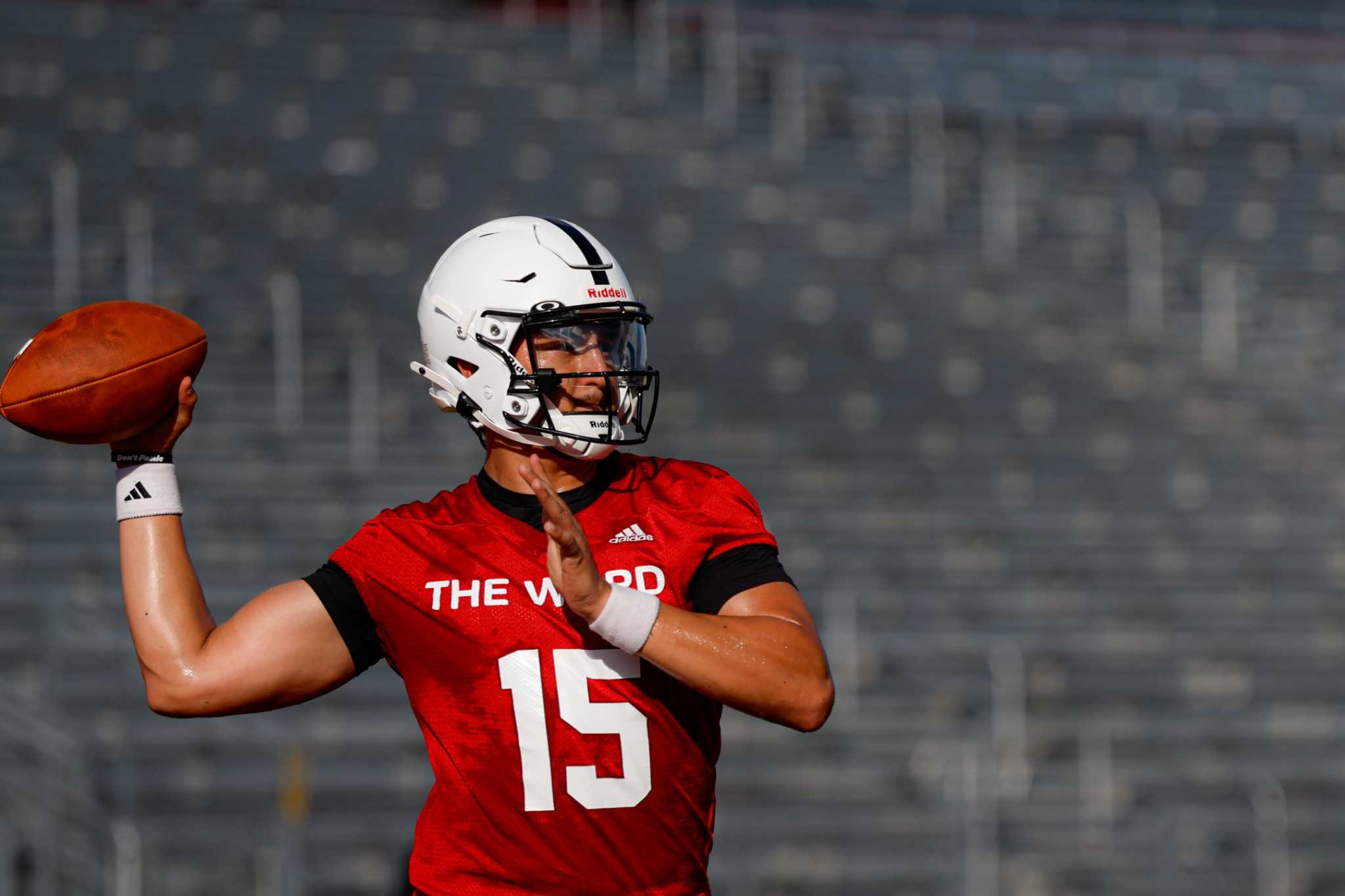 Dixon scores 2 TDs, Incarnate Word outlasts Eastern Washington 31-21