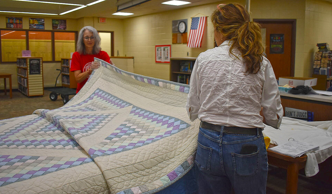 River Country Quilt Show draws crowds with antique quilts, community