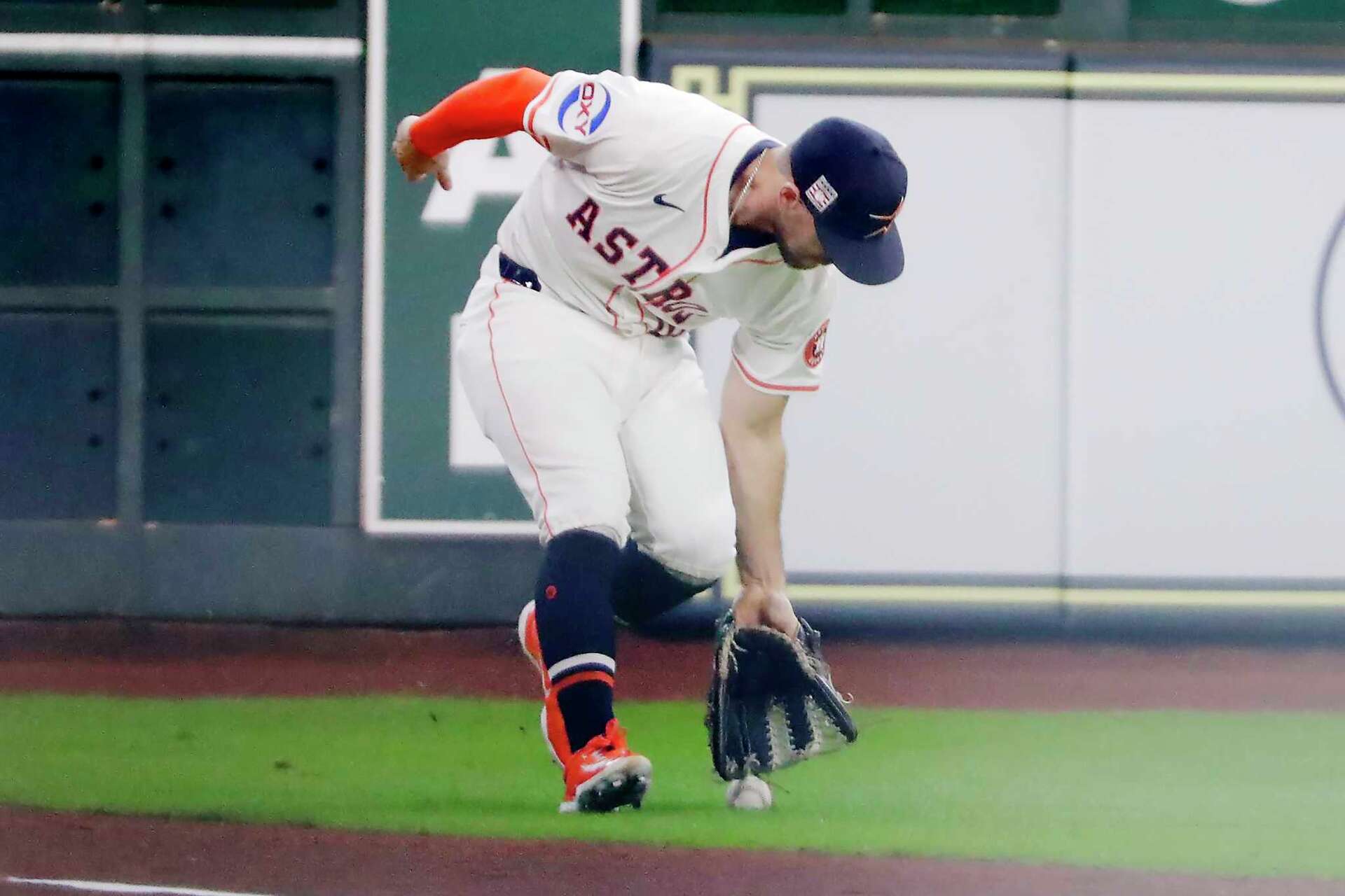 Houston Astros drop third in a row to A's