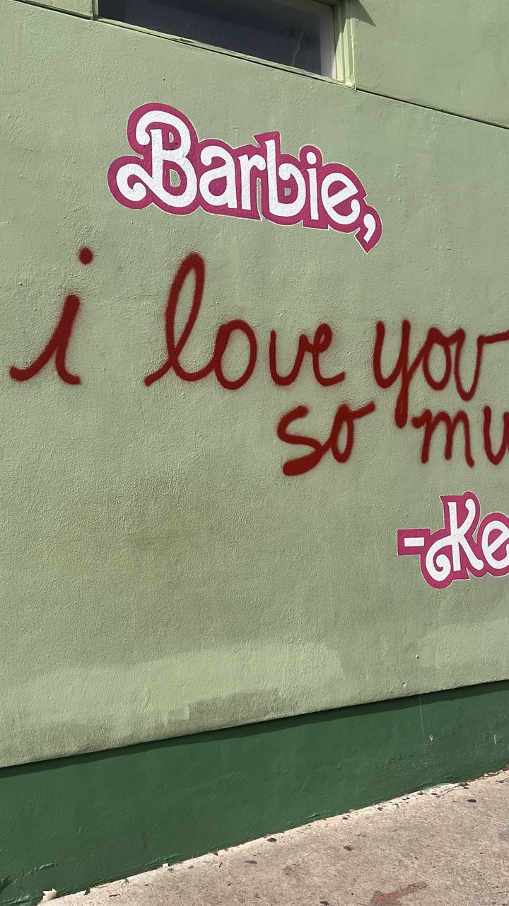 Barbie and Ken give Austin's iconic 'I love you so much' mural a pink ...
