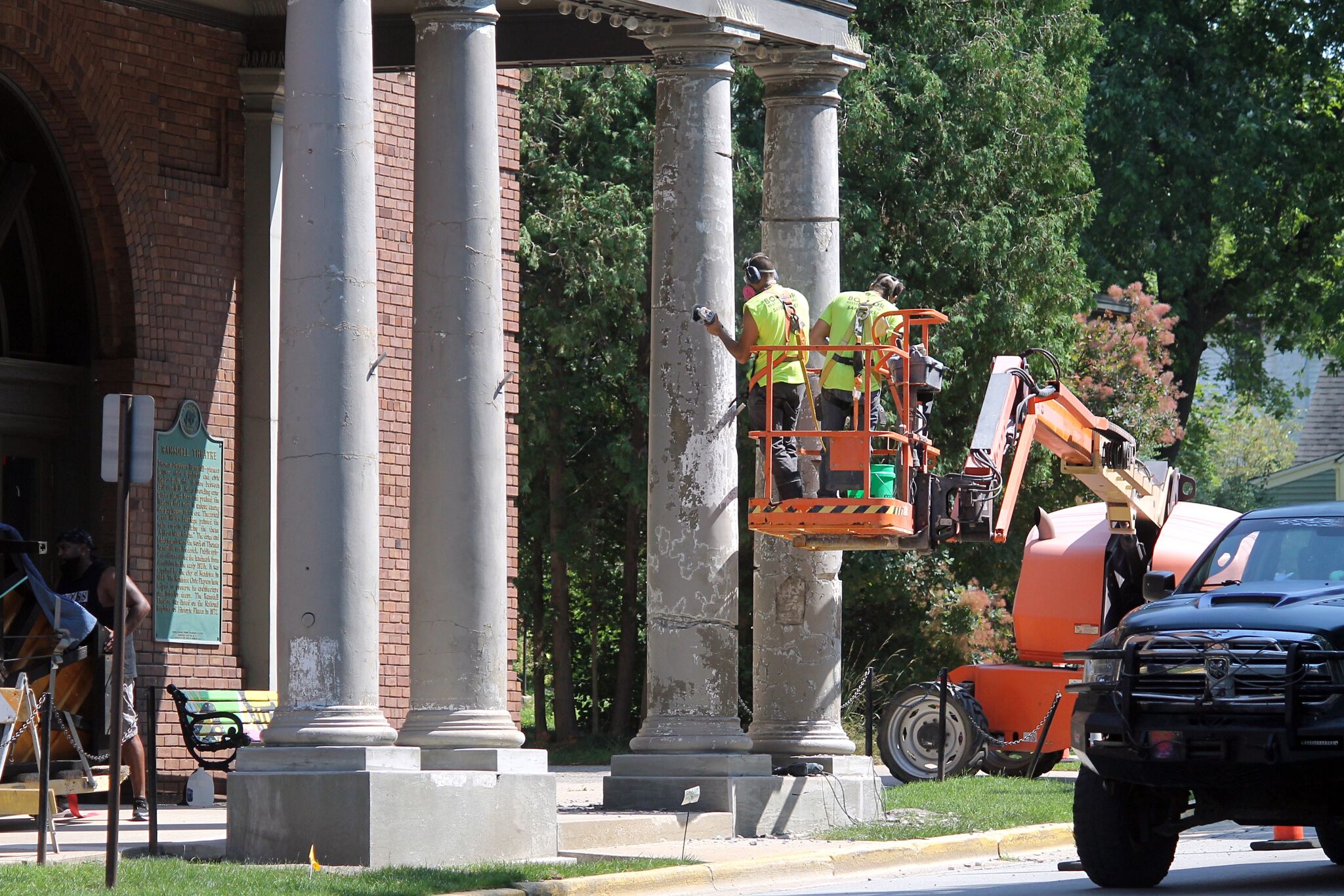 Manistee's Ramsdell Theatre pillars undergoing repairs