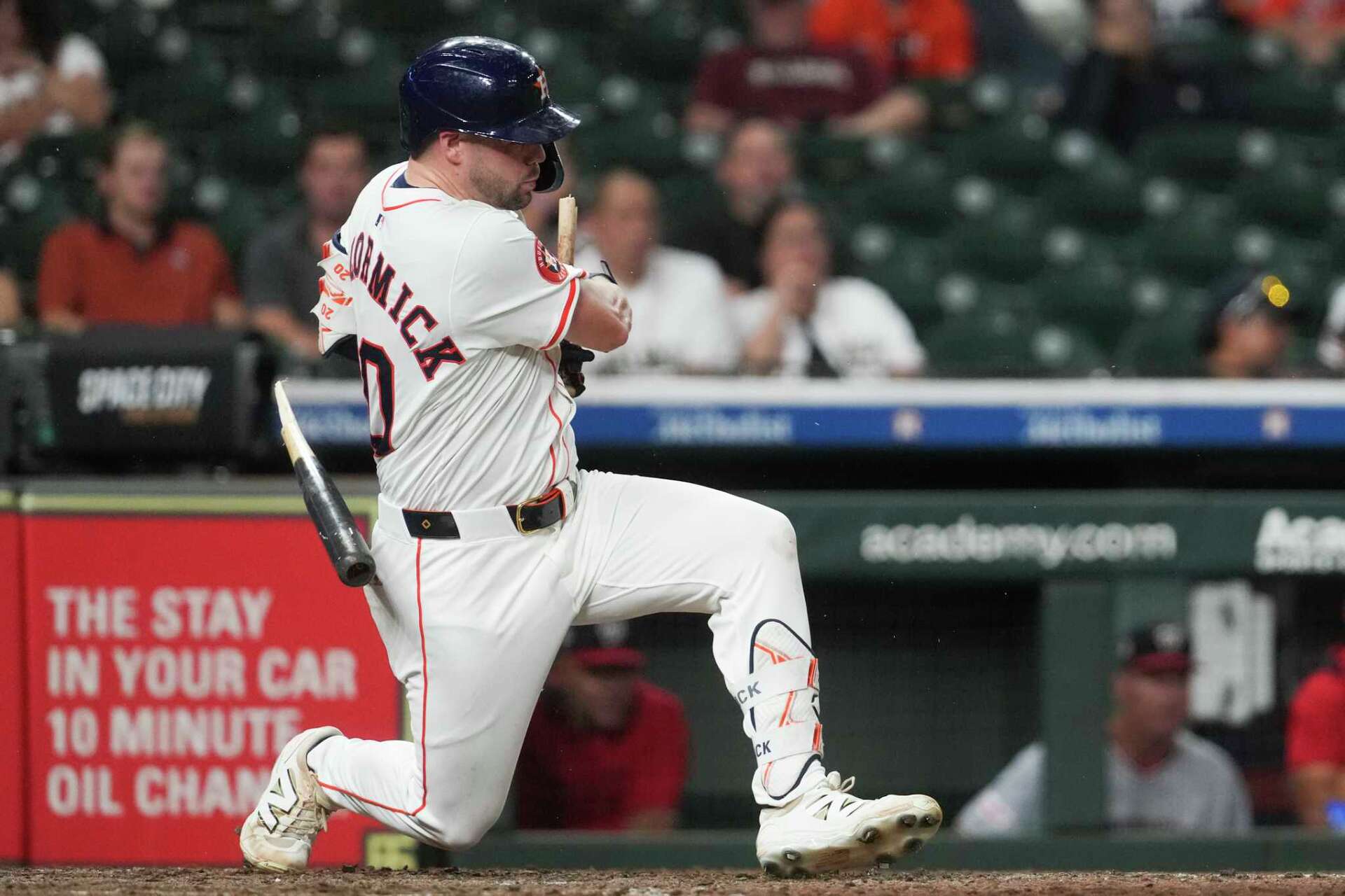 Astros' bats finally erupt to beat Nationals, end losing streak