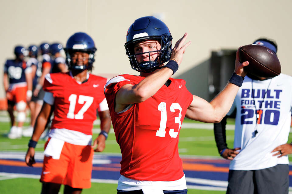 Owen McCown embraces leadership role as UTSA opens fall practice