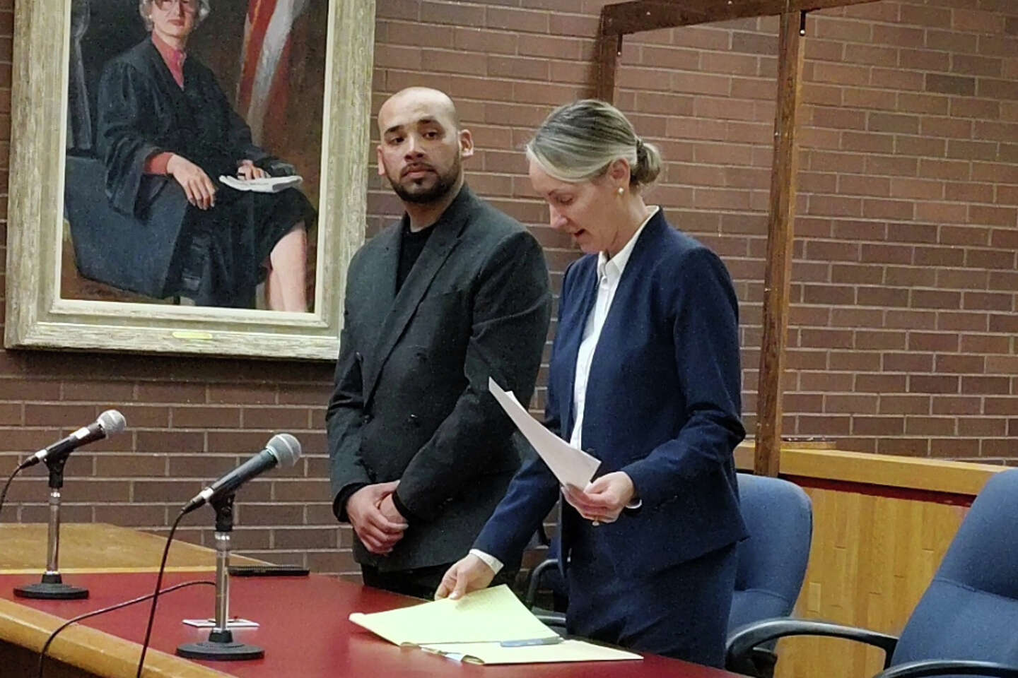 CT lawmaker seeks court program after second shoplifting arrest