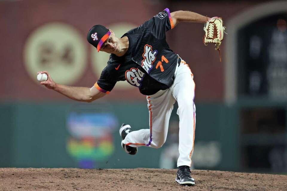 Giants trade star reliever Tyler Rogers to Mets in first deadline move