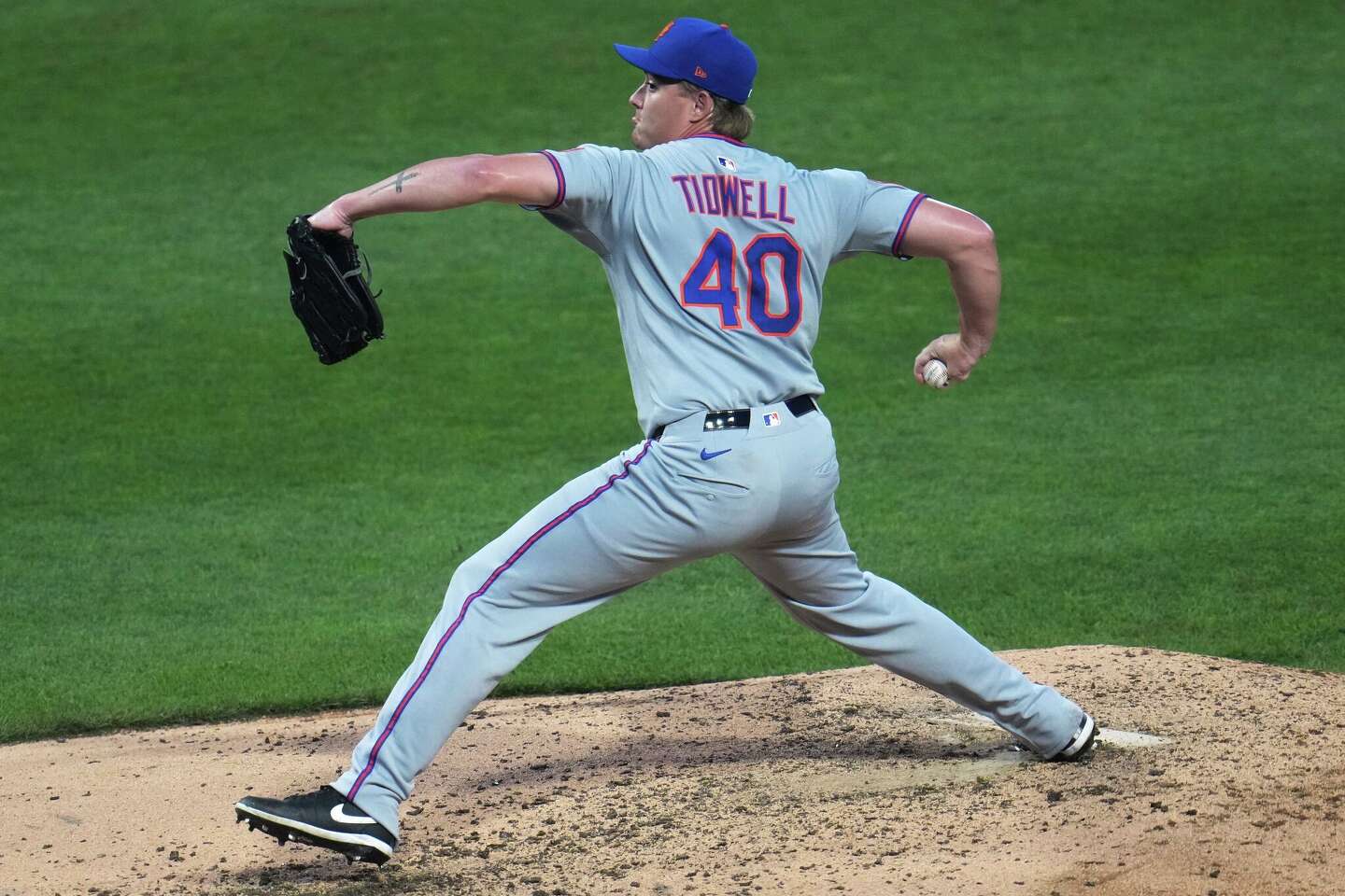 Giants trade star reliever Tyler Rogers to Mets in first deadline move