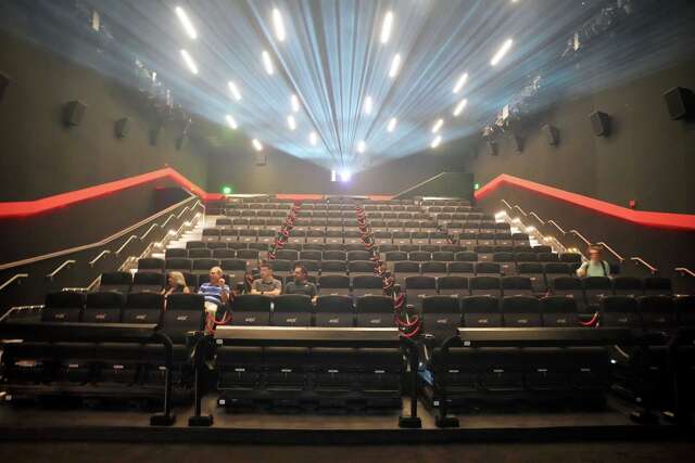 Houston theater Regal Greenway Grand Palace finishes construction