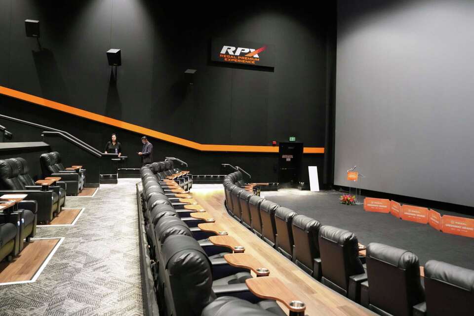 Houston theater Regal Greenway Grand Palace finishes construction