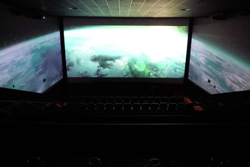 Houston theater Regal Greenway Grand Palace finishes construction