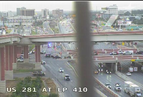 Multiple lanes shut down after major San Antonio highway crash