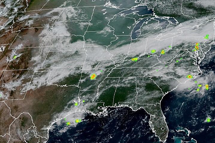 After 8-year wait, Texas sets record for longest lightning bolt