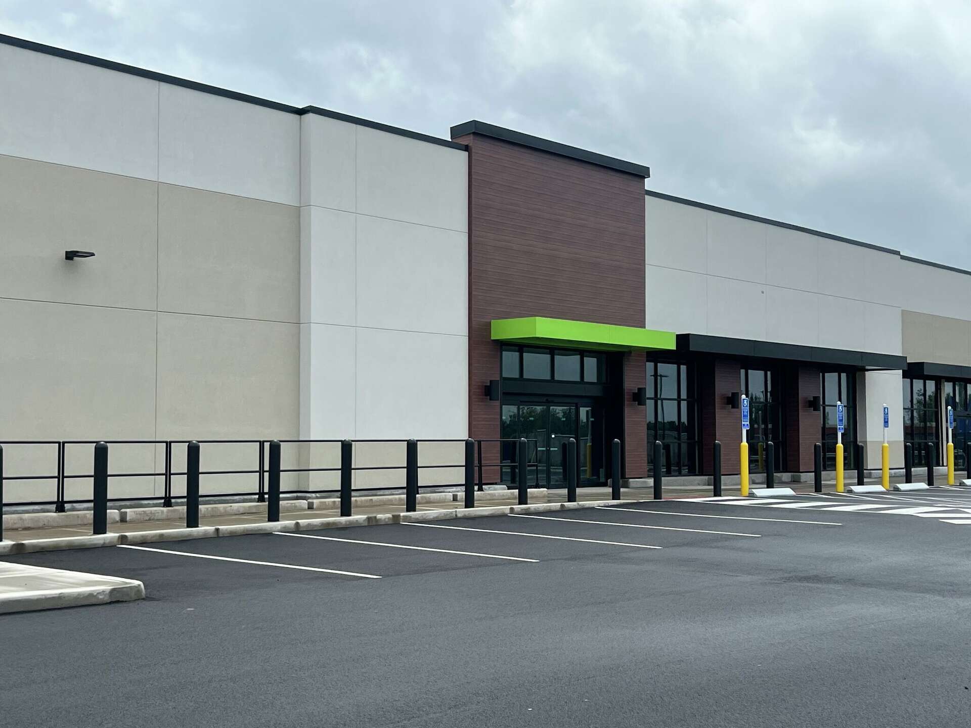 Newington retail center to get Market 32 grocery store as tenant