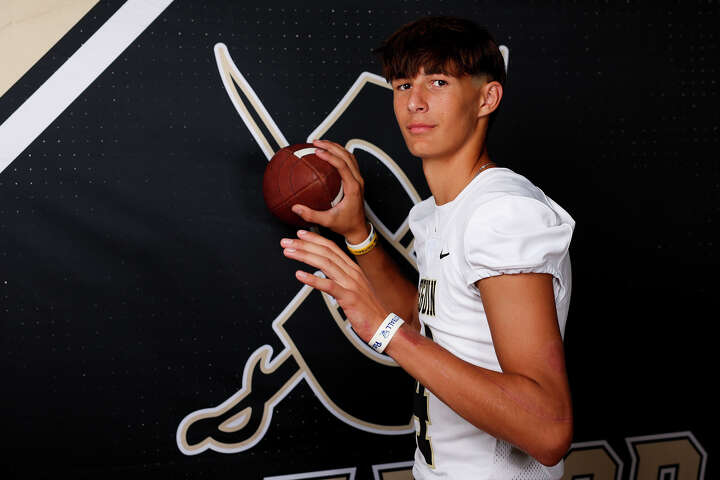 Seguin's Corey Dailey grows into role as Matadors' quarterback