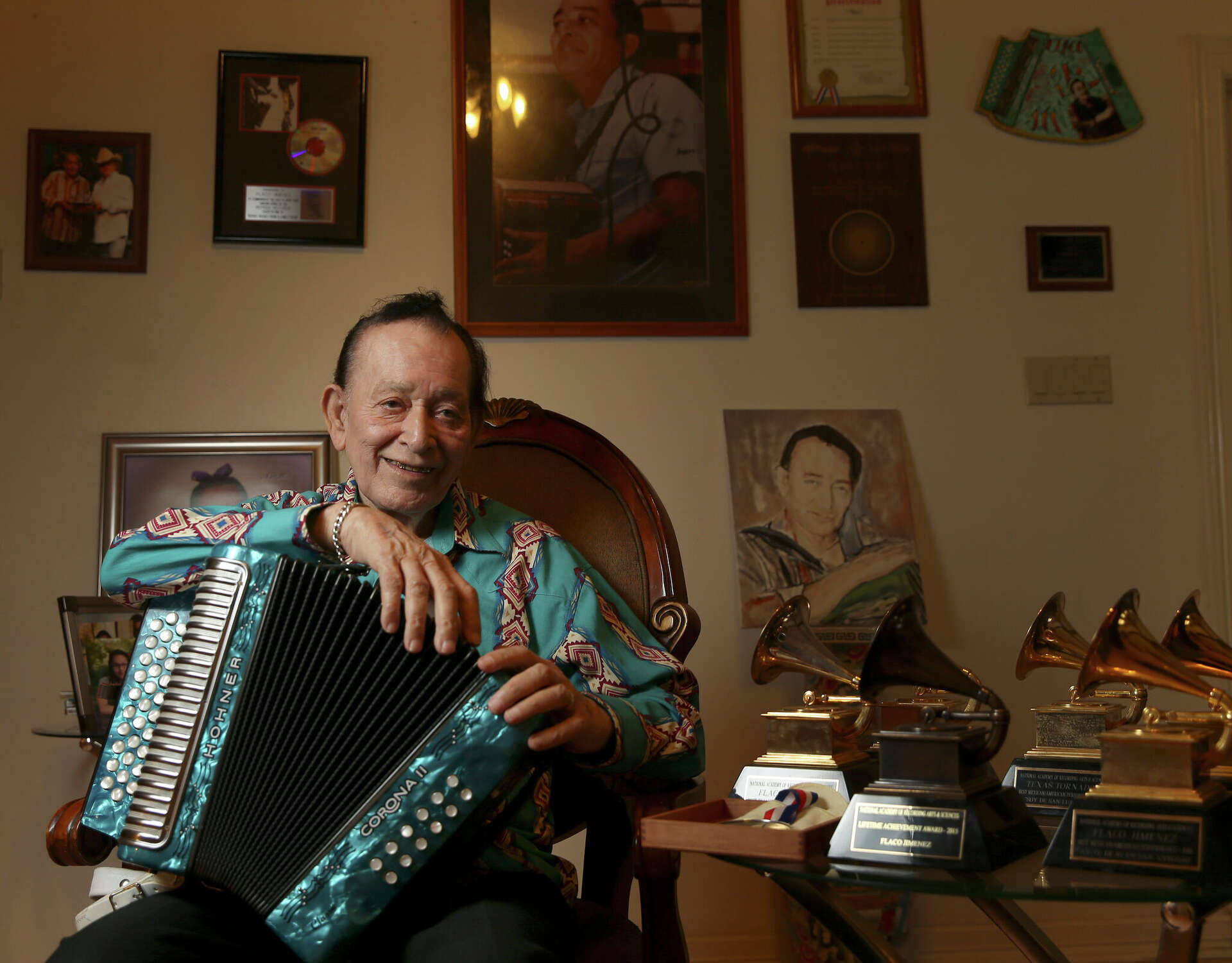 Conjunto legend Flaco Jimenez dies at 86