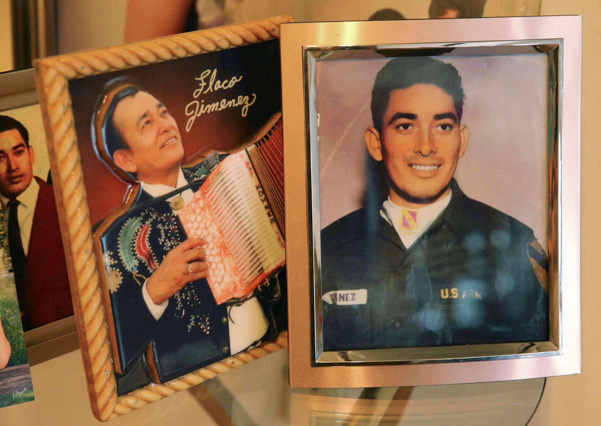 Conjunto legend Flaco Jimenez dies at 86