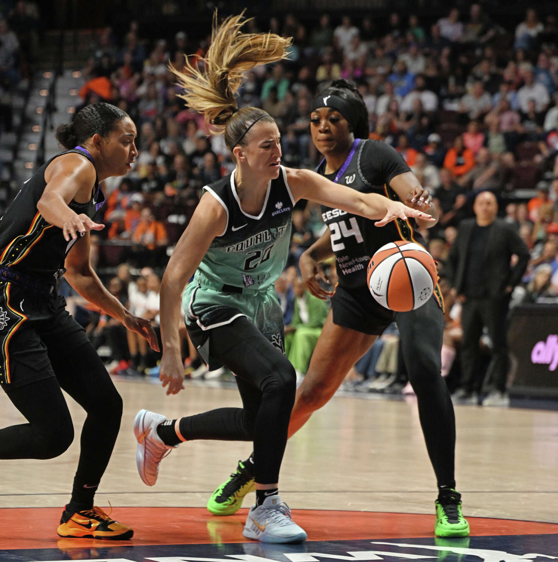 Connecticut Sun upset reigning WNBA champion New York Liberty