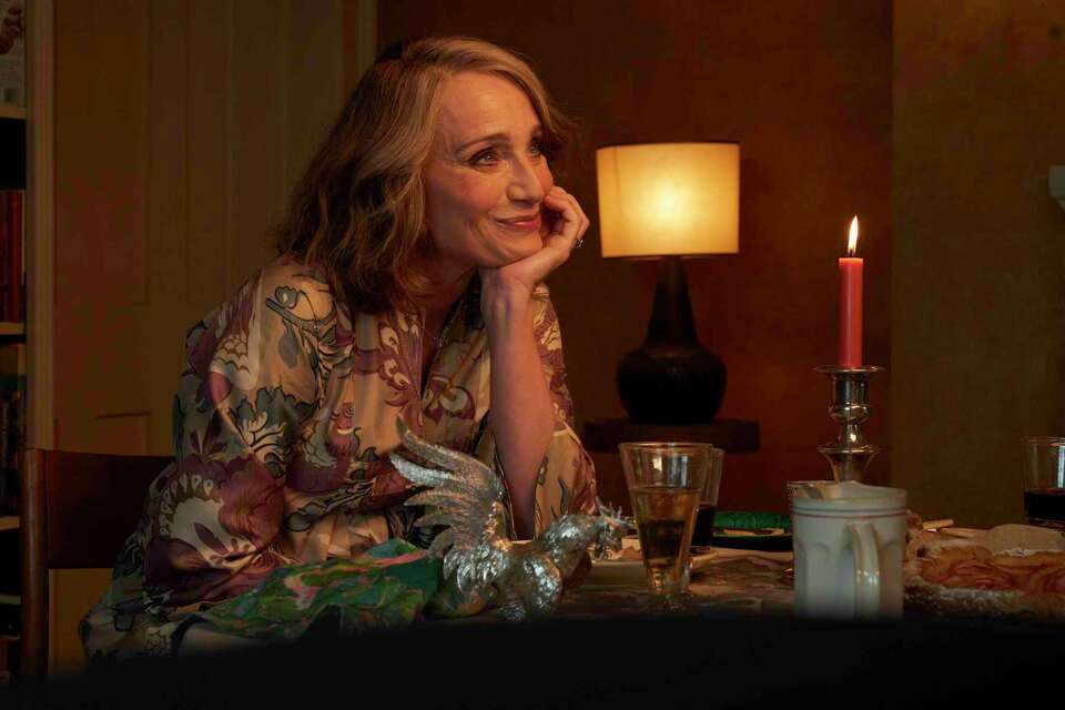 Scarlett Johansson, Sienna Miller star in superb ‘My Mother’s Wedding’