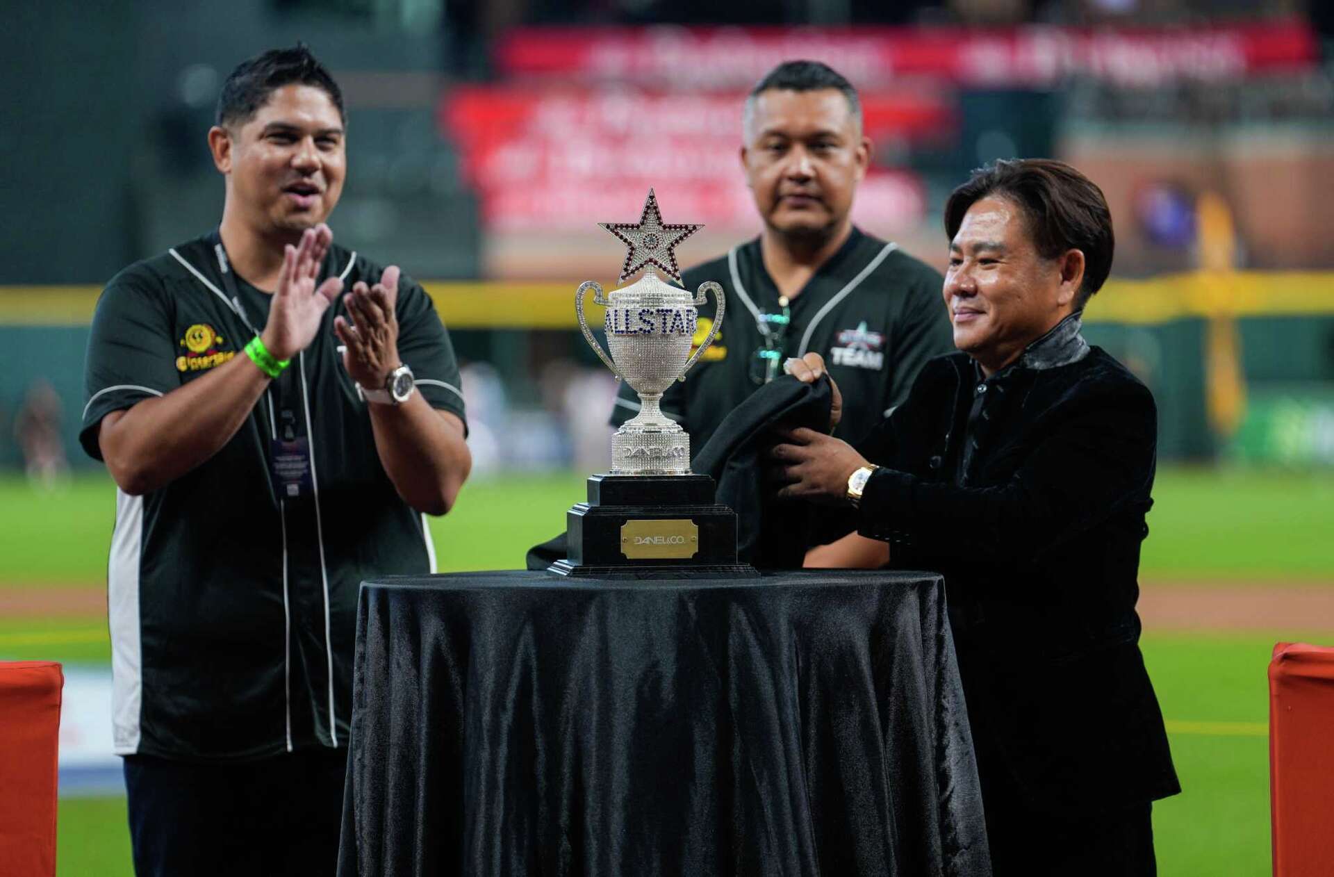 Houston's Daikin Park hosts first-ever car show in MLB stadium