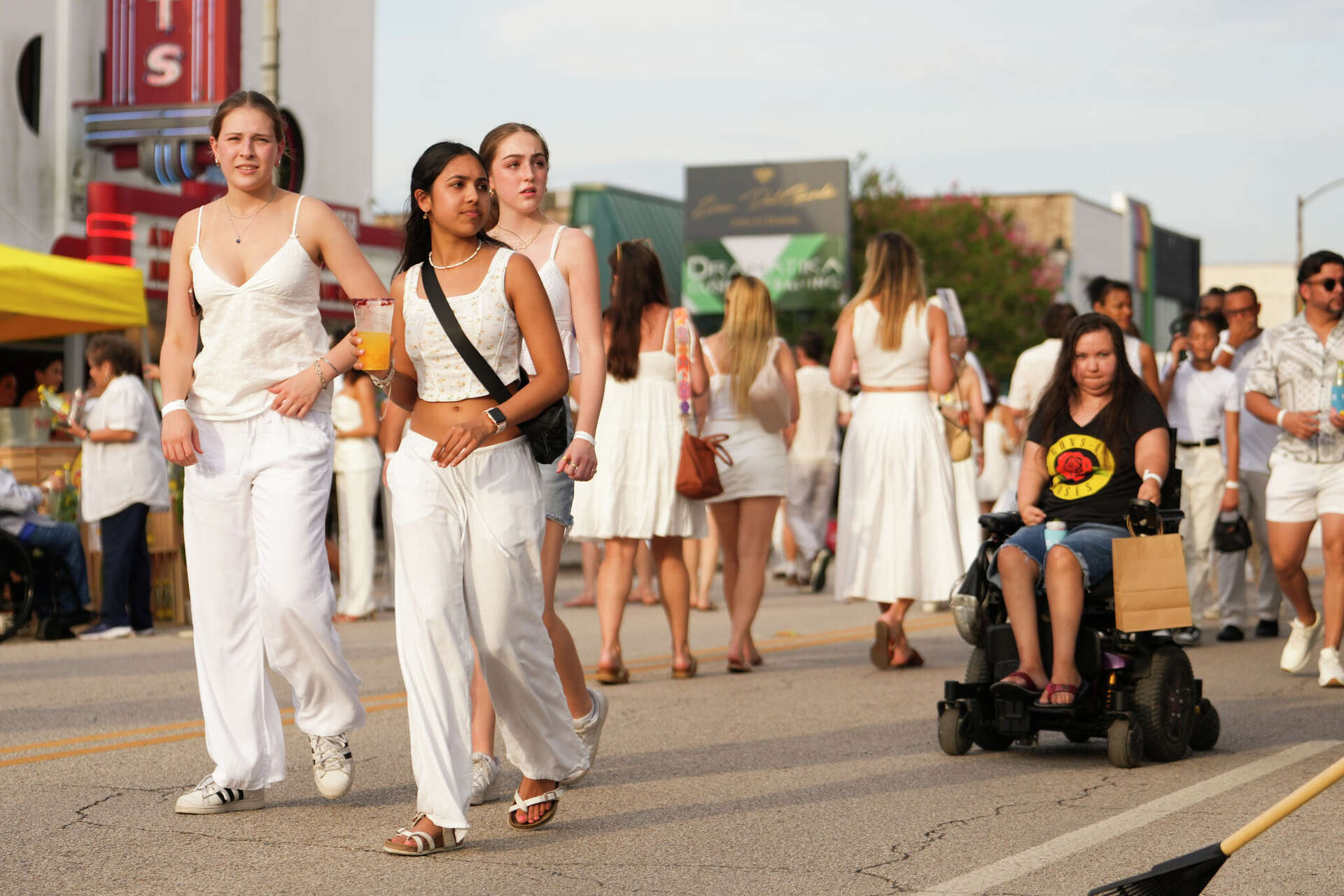 White Linen Night 2025: Heights event drew more than 14,500 people