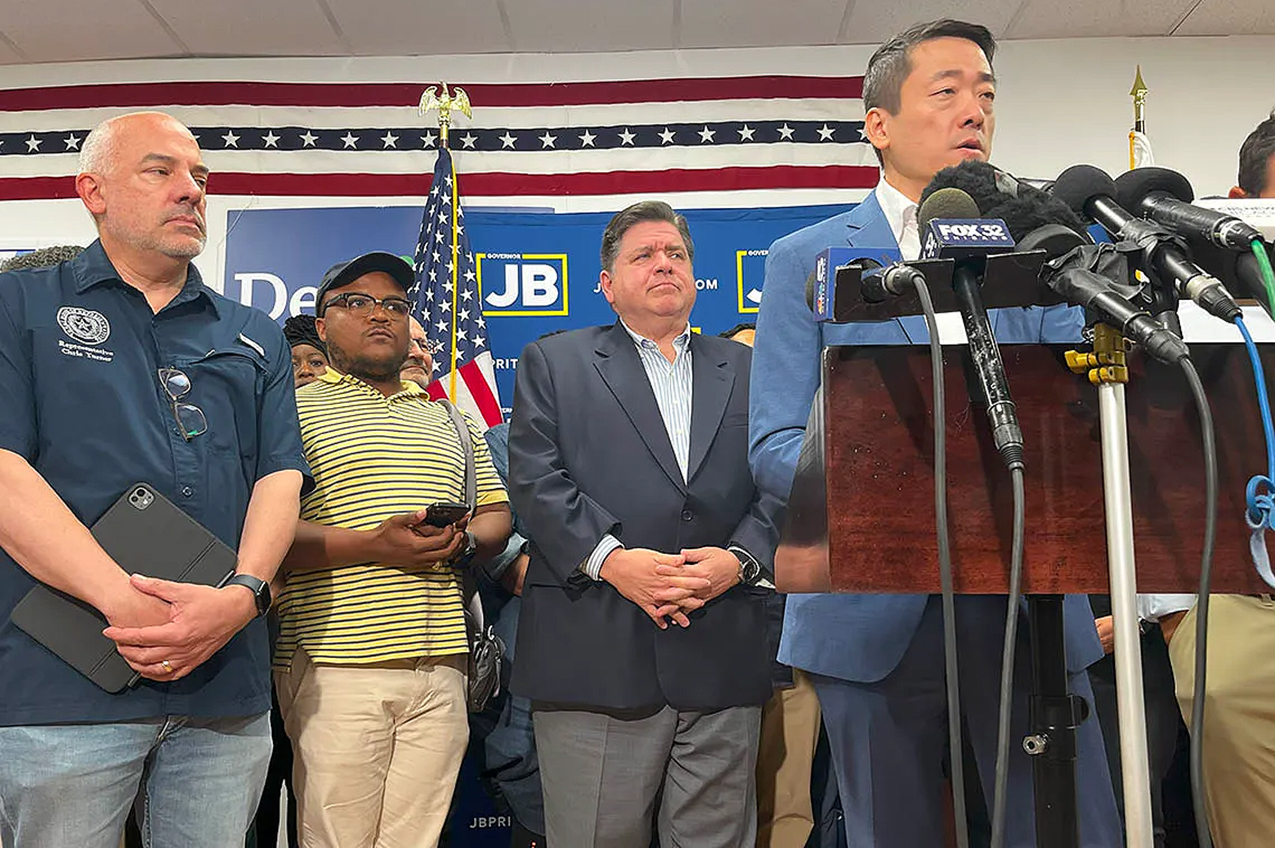Pritzker welcomes Texas Democrats amid redistricting standoff