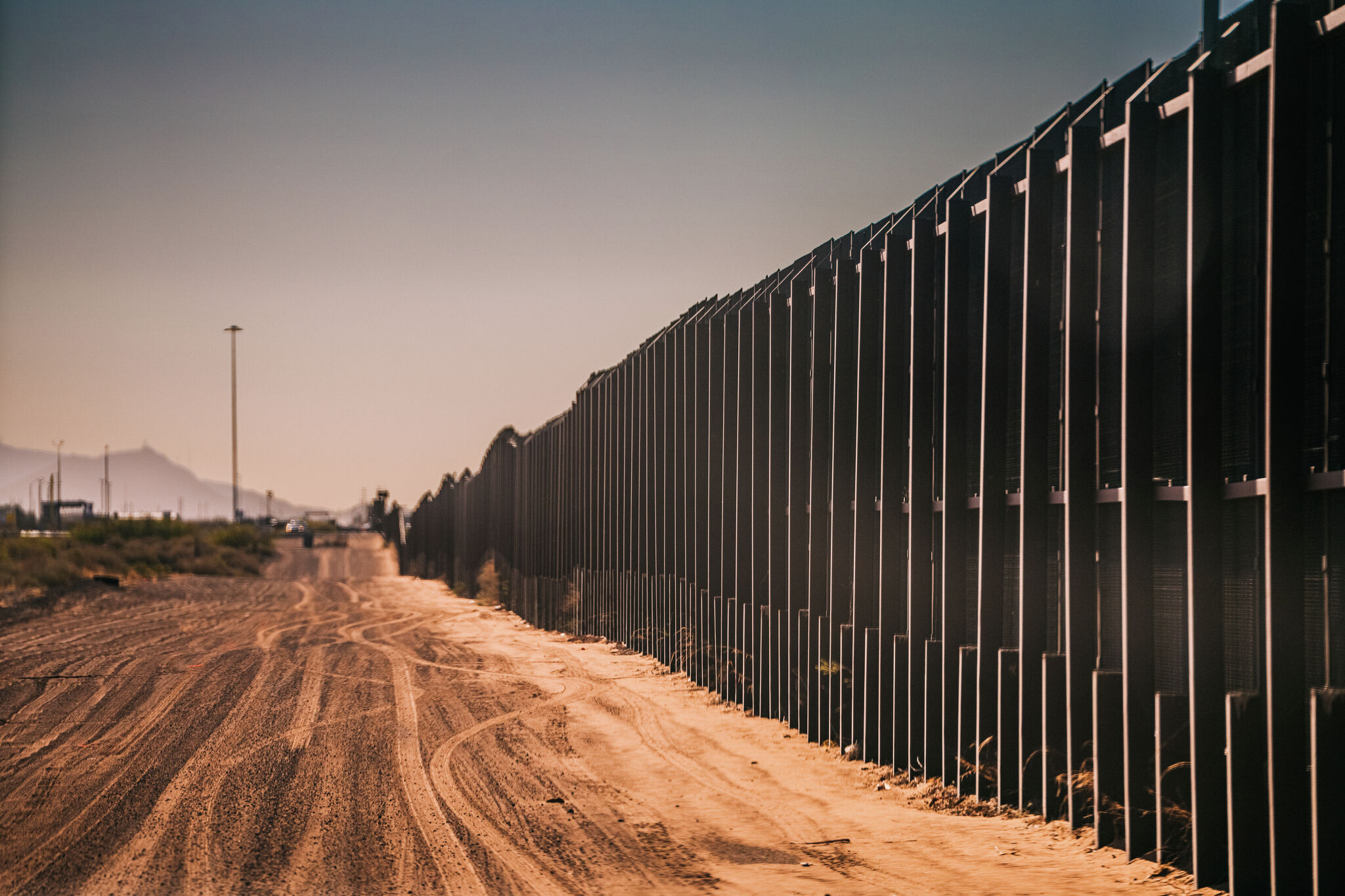 Trump's new border wall plan faces legal battles in Texas