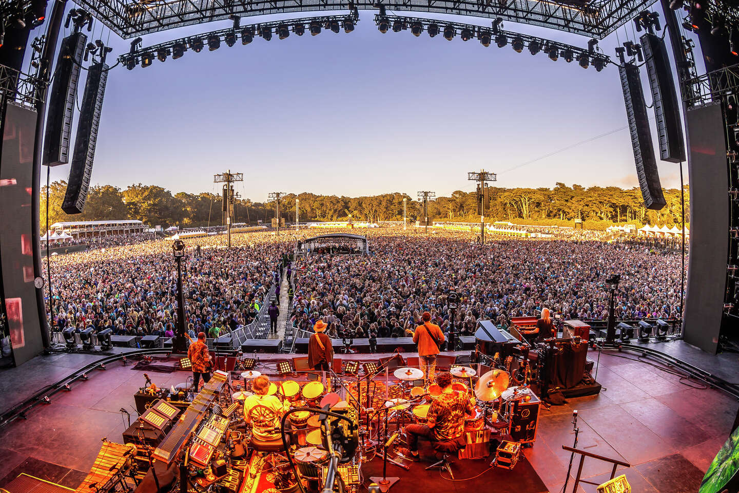 Grateful Dead fan dies while dancing in the crowd in San Francisco
