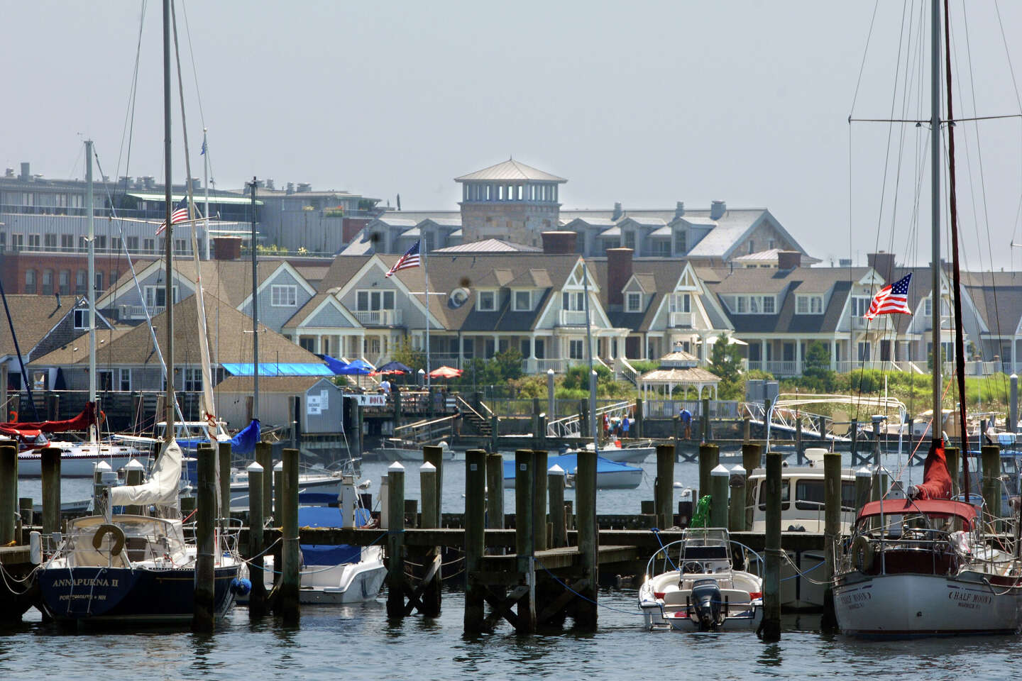 Stonington police ID diver who died after being pulled from harbor