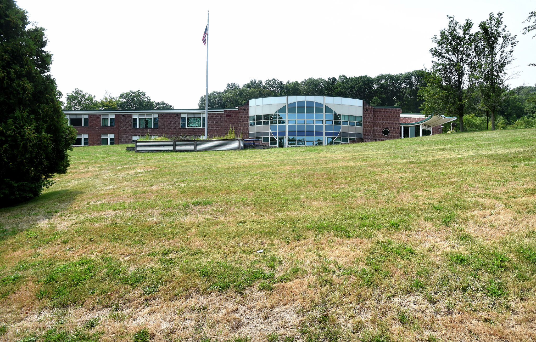 Darien beaches Pear Tree Point Beach and Weed Beach summer hours