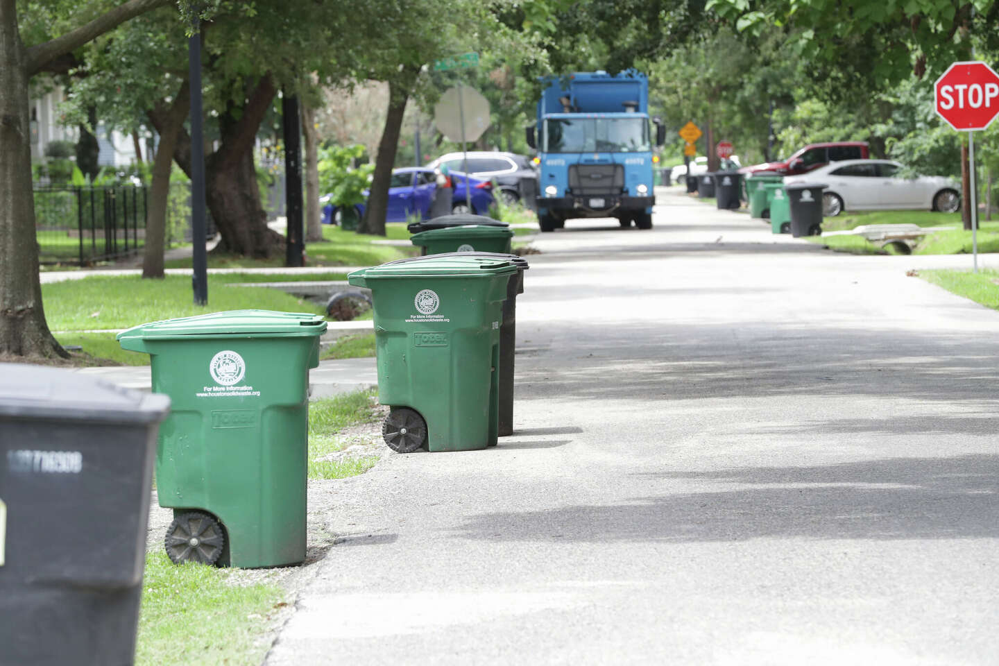 Houston adds new trucks, but trash frustrations still pile up