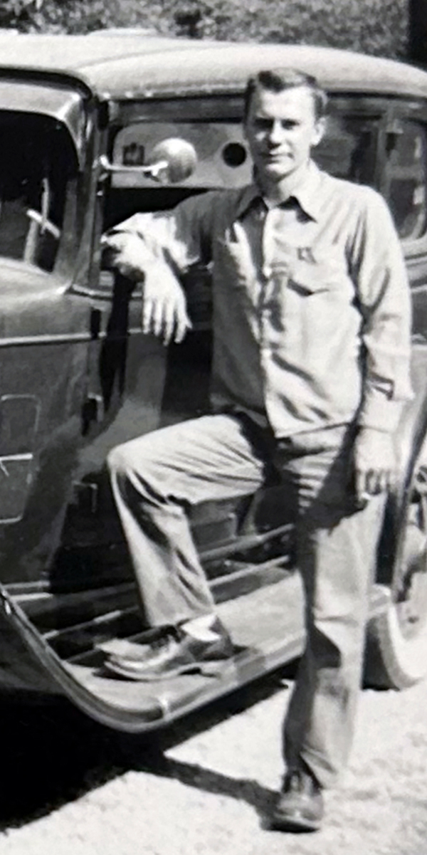 Warren Moss celebrating 98th birthday