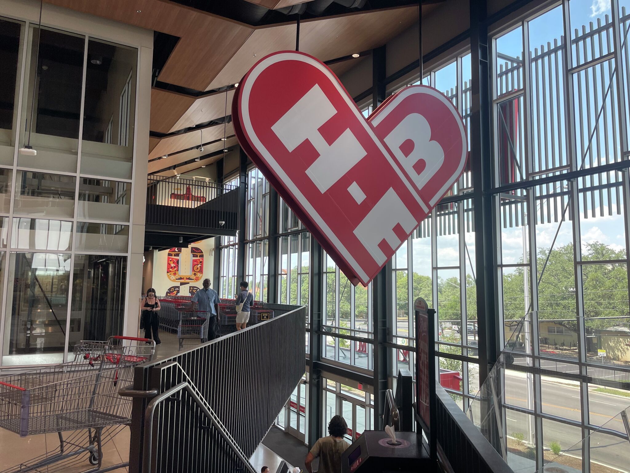 'Adorable' H-E-B-themed birthday thrown for 3-year-old girl