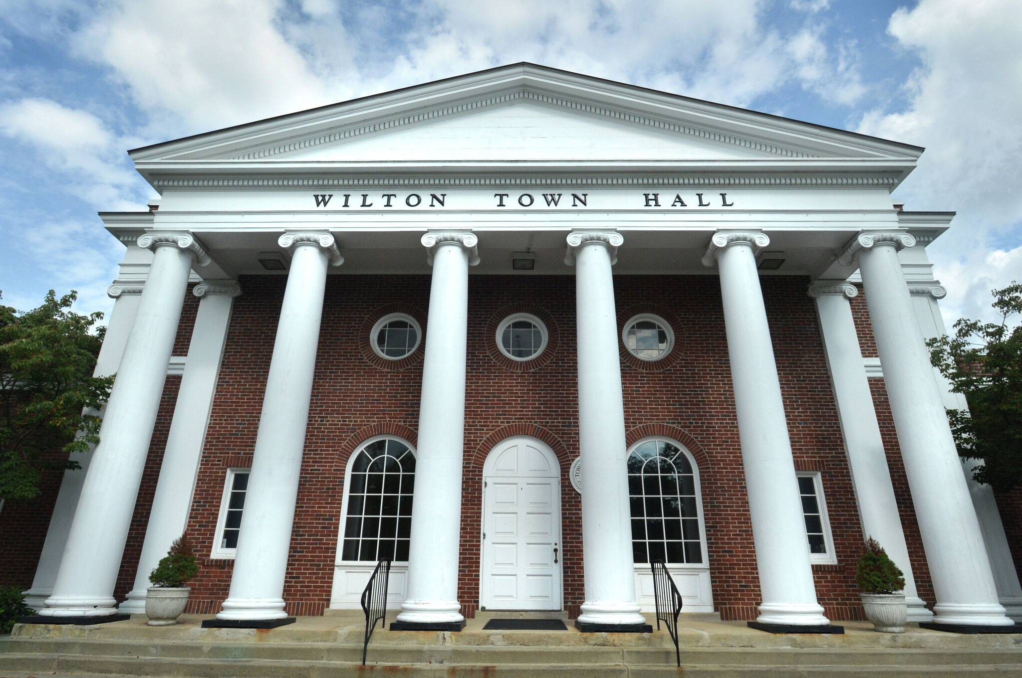 Wilton Controller Anthony DeFelice resigns after seven years