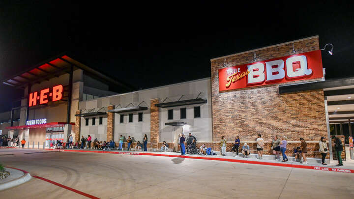 H-E-B near UTSA open for business with over 400 jobs