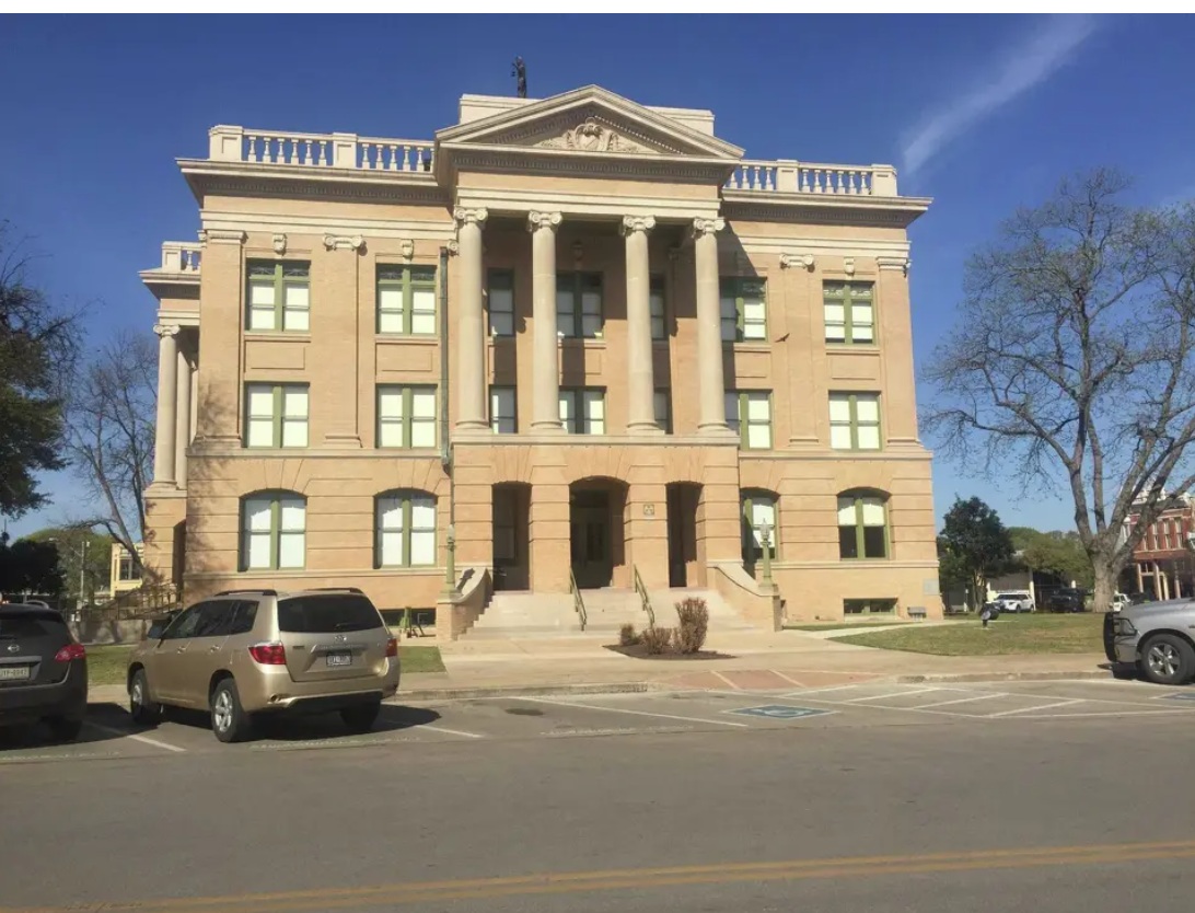 Despite no local 18, Dripping Springs golf pushes for state title