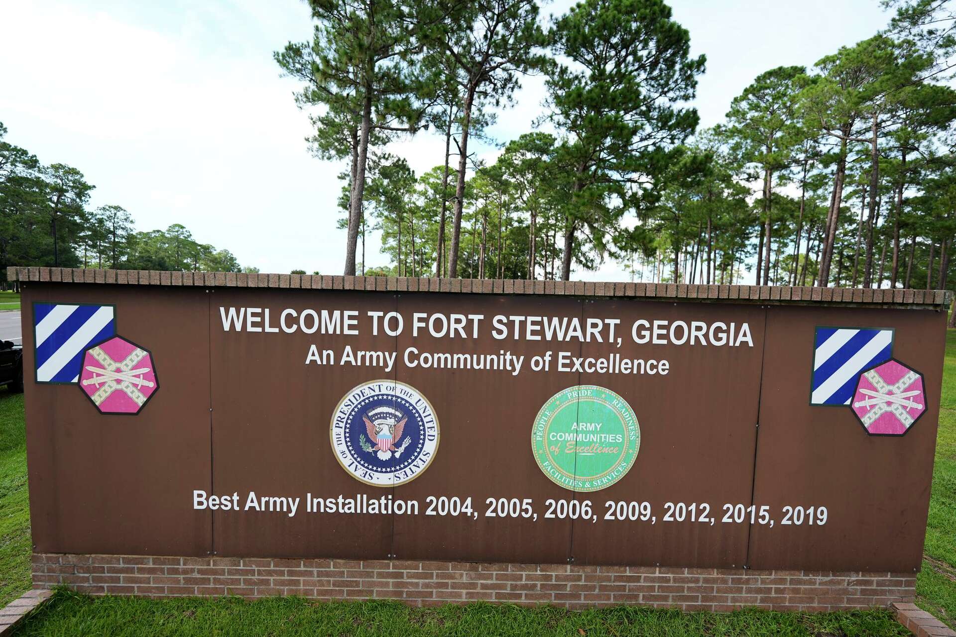 Soldiers hailed as heroes for tackling armed assailant at Army base