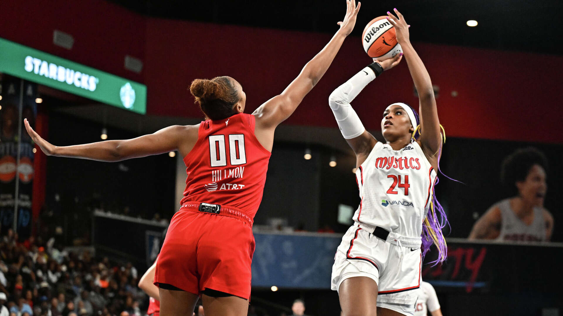Former UConn star Aaliyah Edwards joins Connecticut Sun