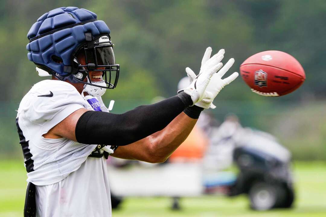 Houston Texans' offensive line shows improvement in first scrimmage