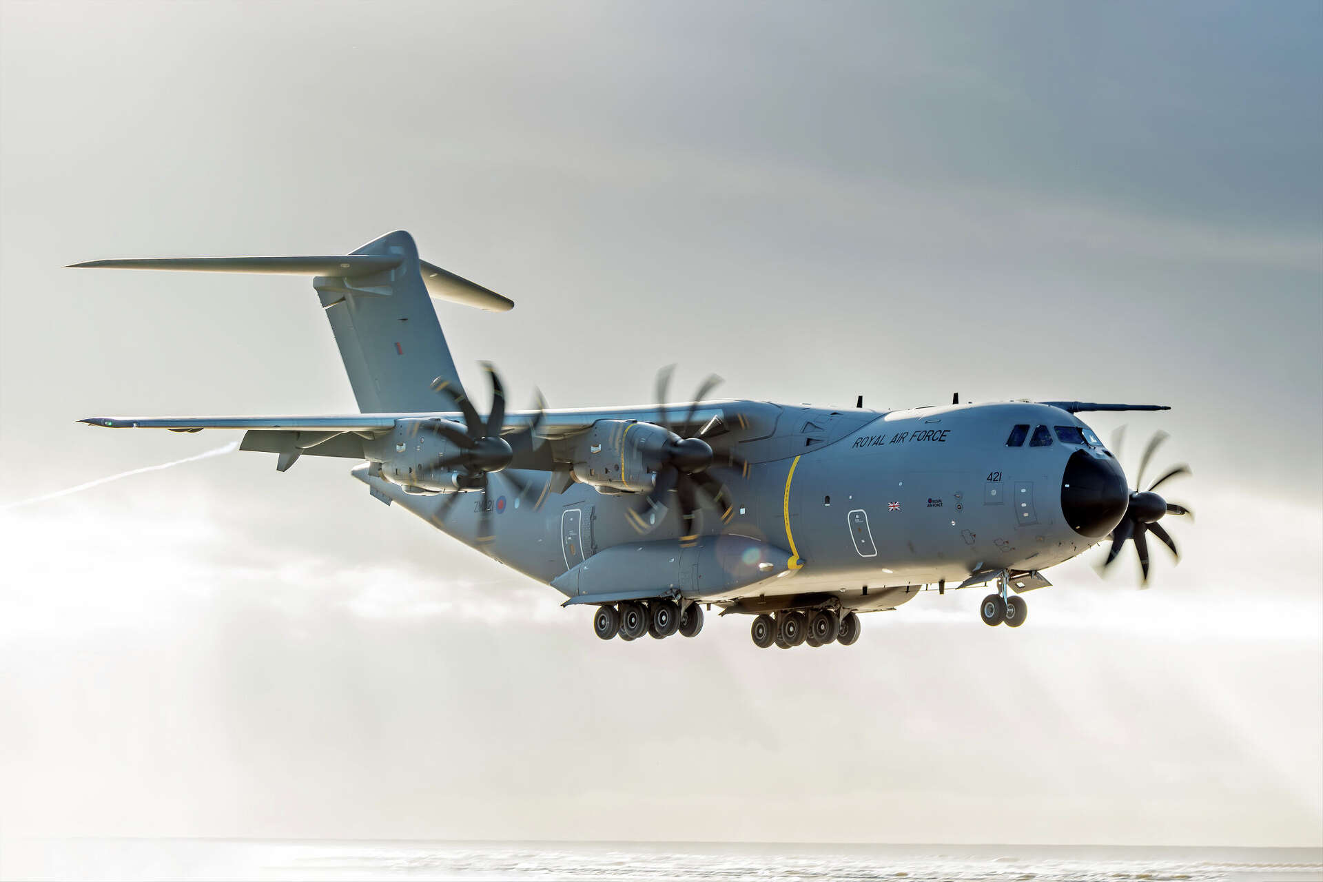 Unusual military aircraft flies between California and Arizona