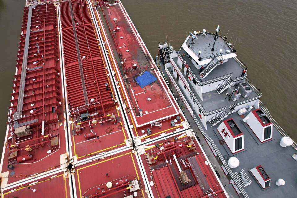 NTSB report reveals Mississippi River helicopter-barge crash details