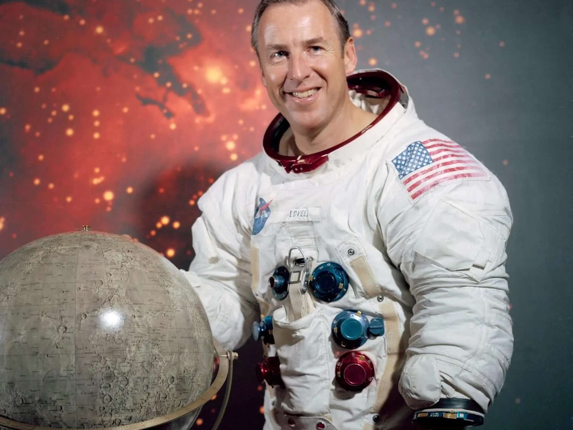 Last surviving member Apollo 13 astronaut Jim Lovell dies at 97