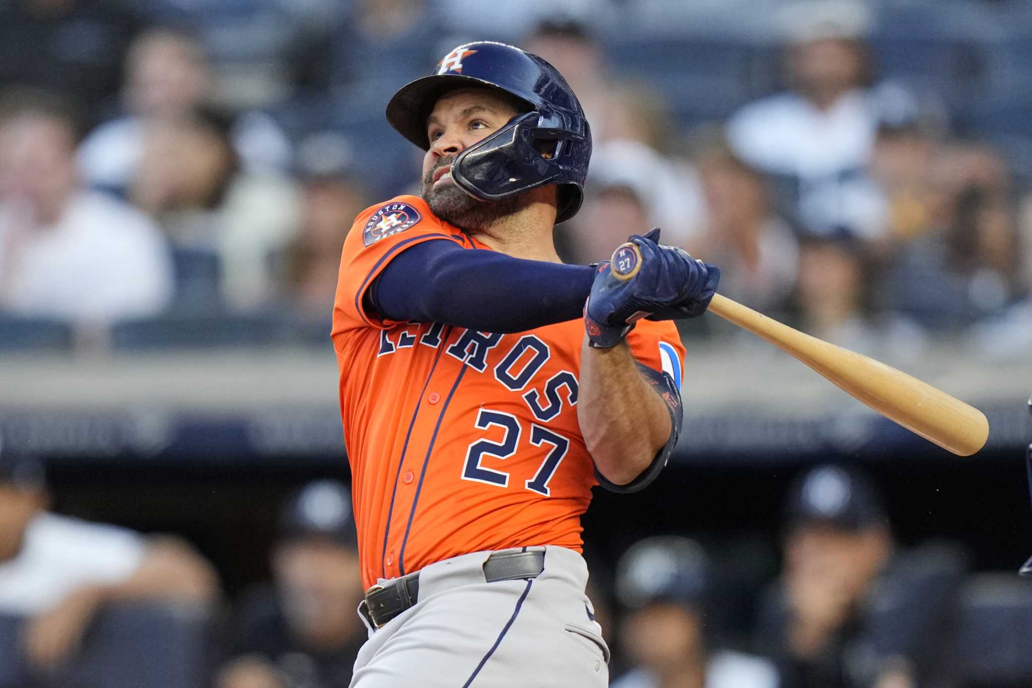 Carlos Correa, Jose Altuve power Astros past Yankees in 10 innings