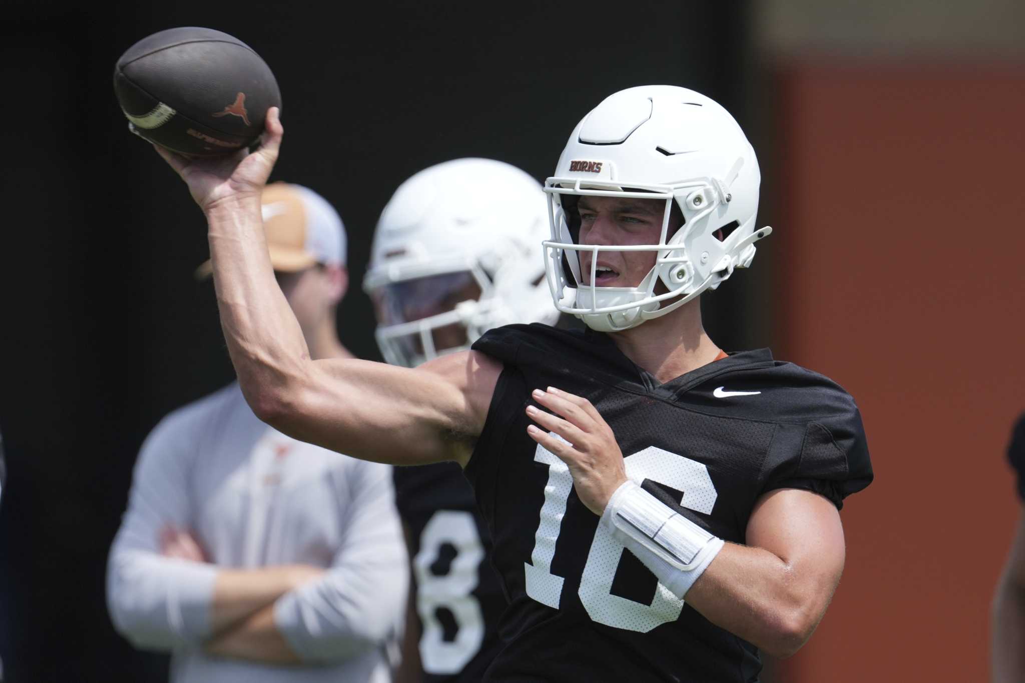 In new college era, will Arch Manning follow family tradition?