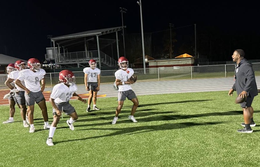 Jasper Bulldogs football team holds 'Midnight Madness' practice
