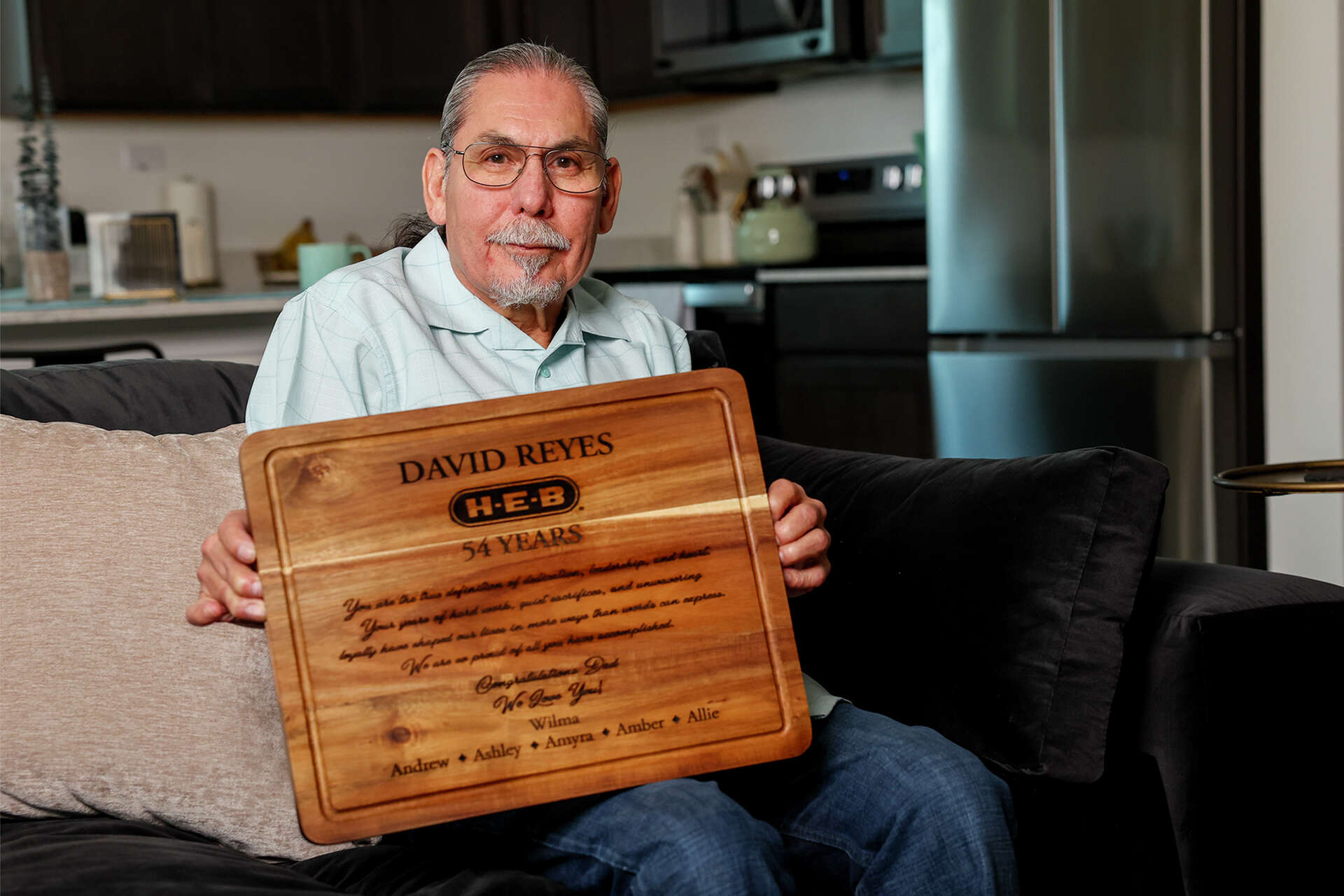 H-E-B meat cutter retires after more than 50 years
