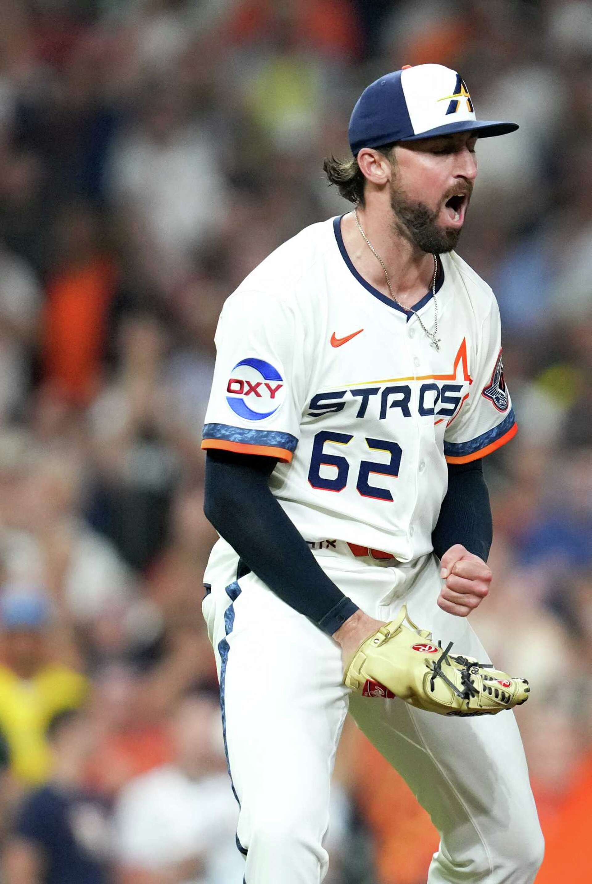 Houston Astros hang on to edge Boston Red Sox in series opener
