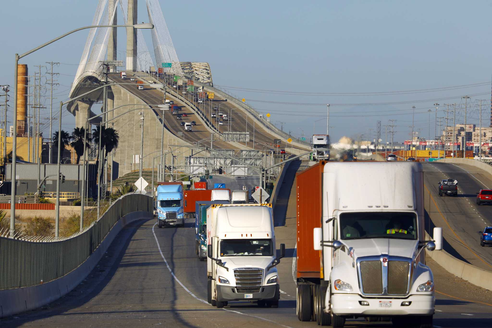 Trucking companies sue to exit California Clean Truck Partnership
